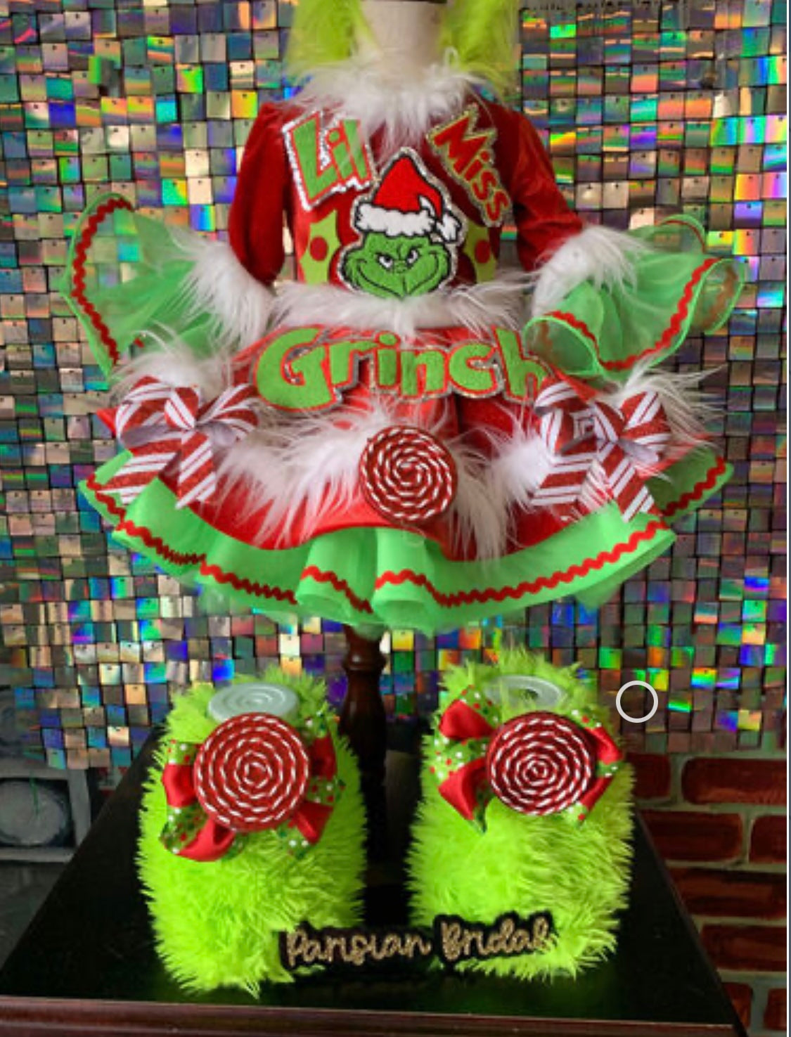 TT- 2/4 Grinch OOC – Mallie's Closet