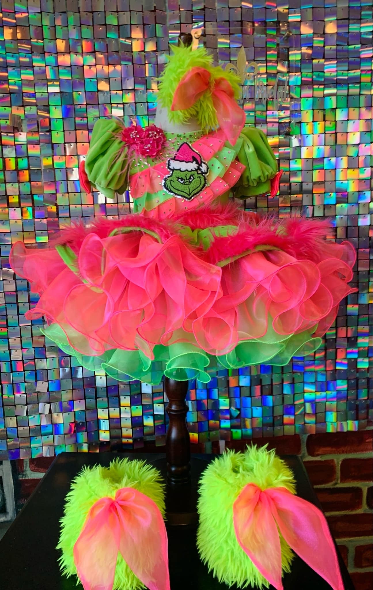 BU-12/2 Pinky Grinch OOC – Mallie's Closet